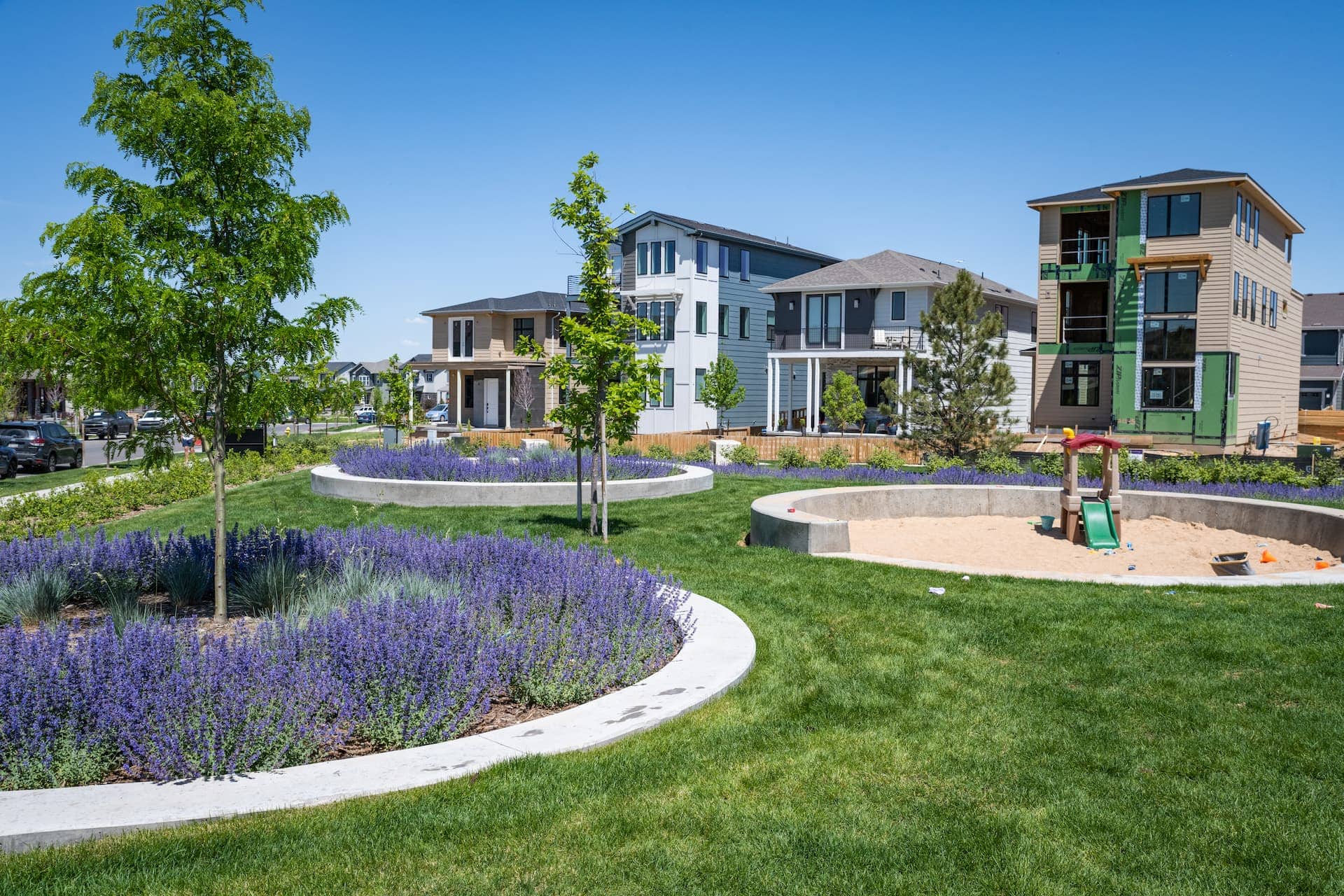 The Best Neighborhood Amenities | Parks | Gardens | Hiking Trails